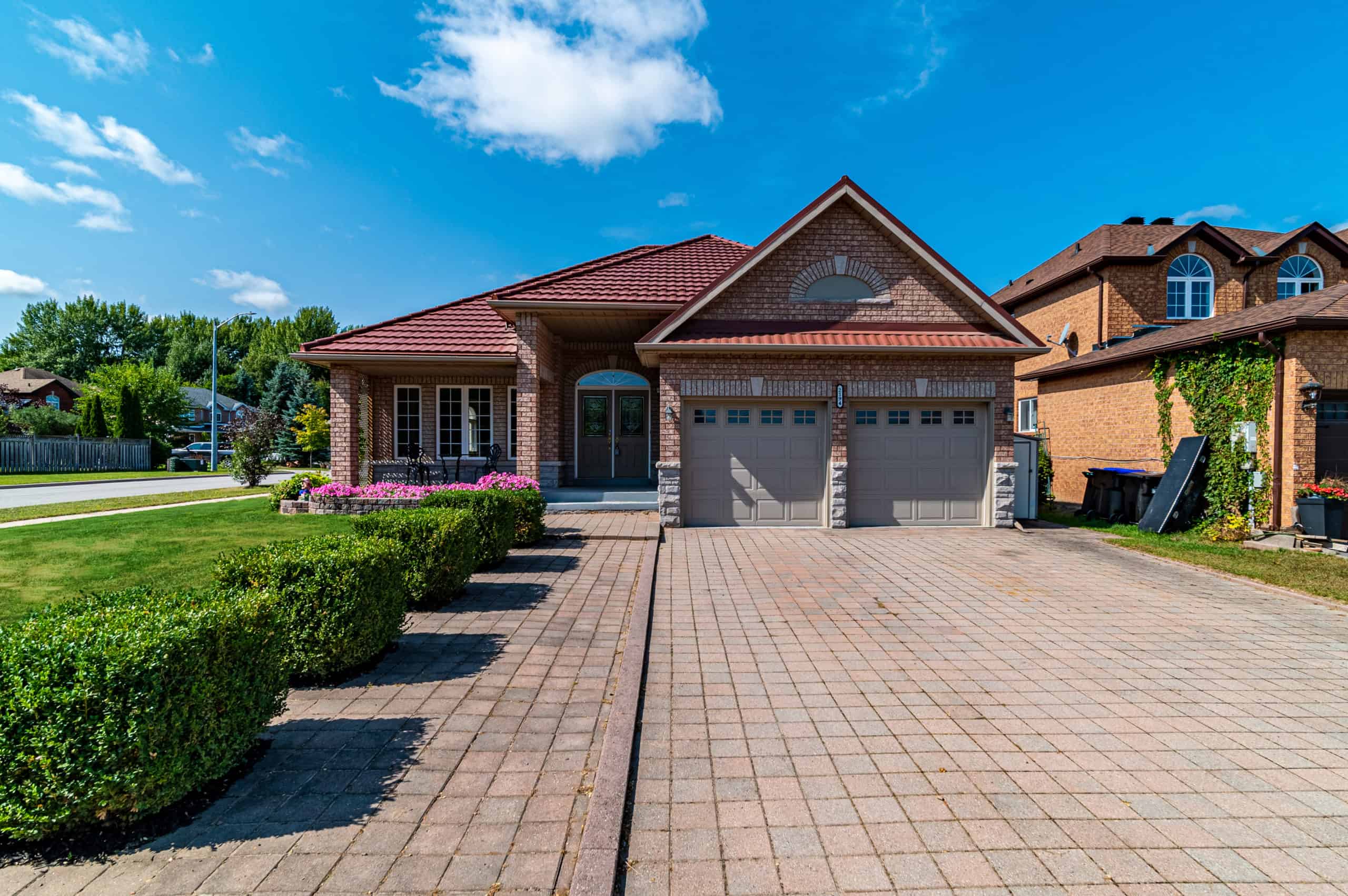 BRIGHT BUNGALOW FOUND IN ALCONA BOASTS NEARLY 3,000 SQUARE FEET OF ...