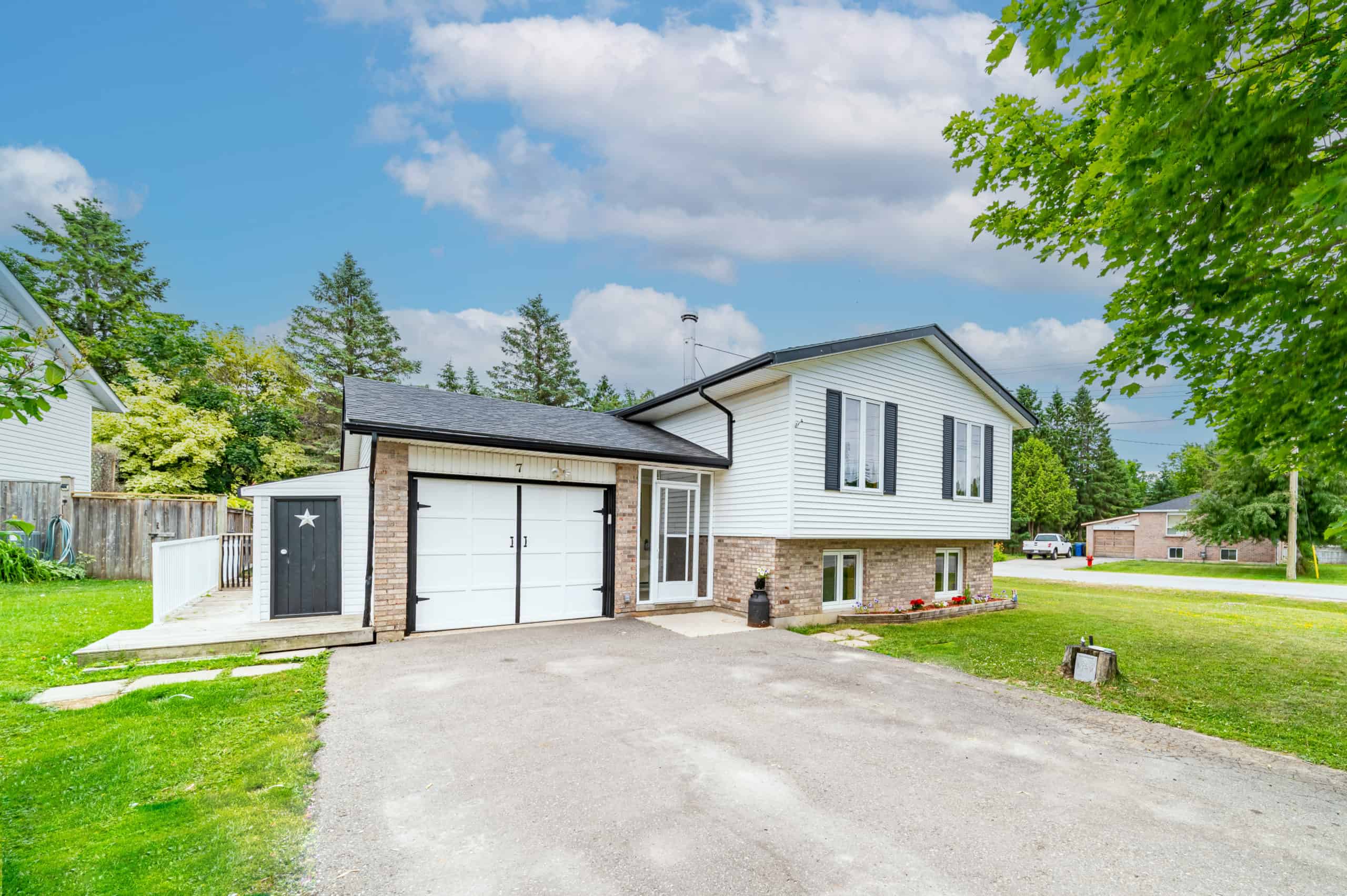 TURN-KEY HOME SET ON A CORNER LOT WITHIN A QUIET & RURAL SUBDIVISION ...