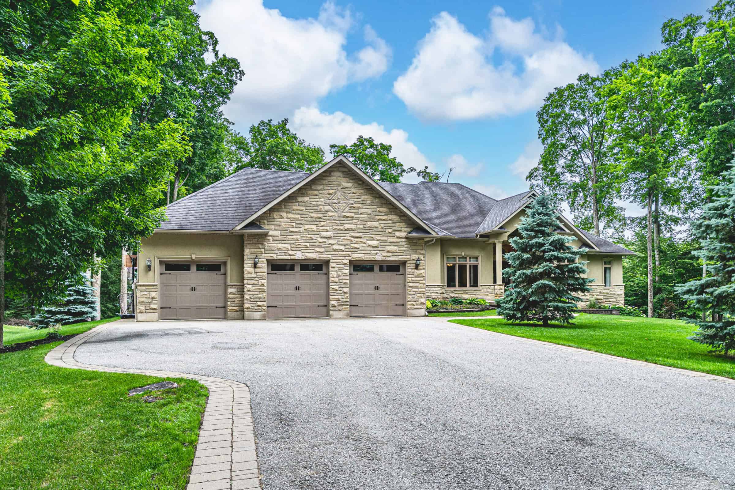 For Sale: 32 Gallagher Crescent, Midhurst, ON (S12341362) - Peggy Hill ...