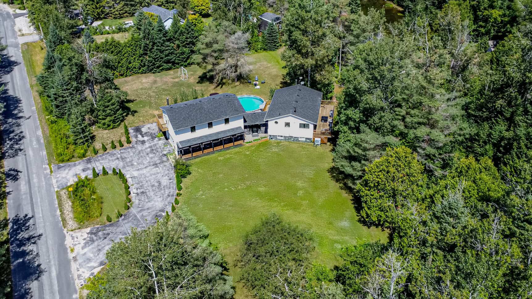 For Sale: 20 Hillview Crescent, Midhurst, ON (S12357368) - Peggy Hill ...