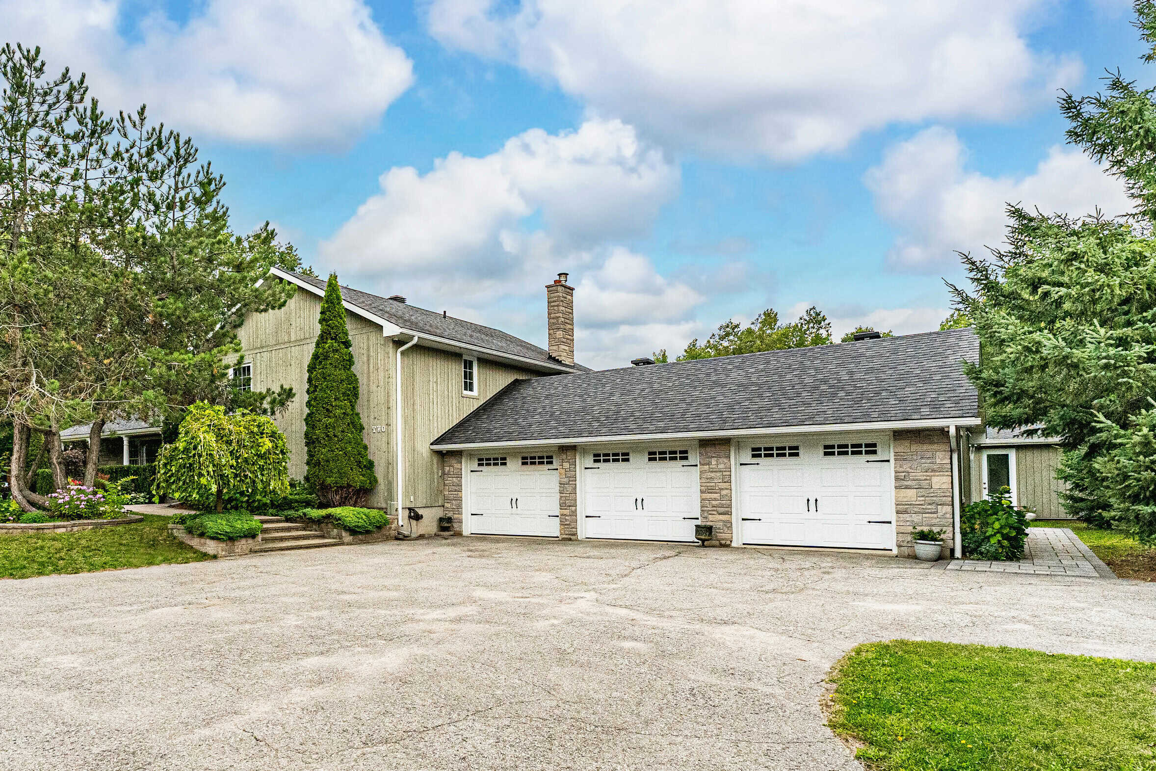 For Sale: 2 Mills Circle, Midhurst, ON (S12400813) - Peggy Hill Team ...